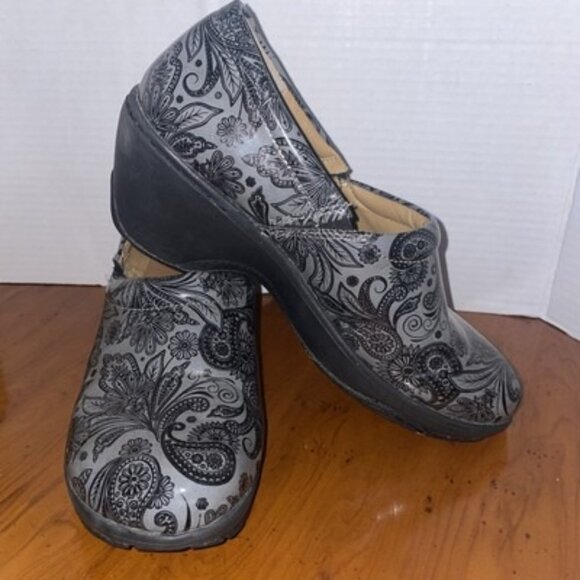 Nurse Mates | Shoes | Nurse Mates Bryar Pillowtop Slip On Work Clog ...